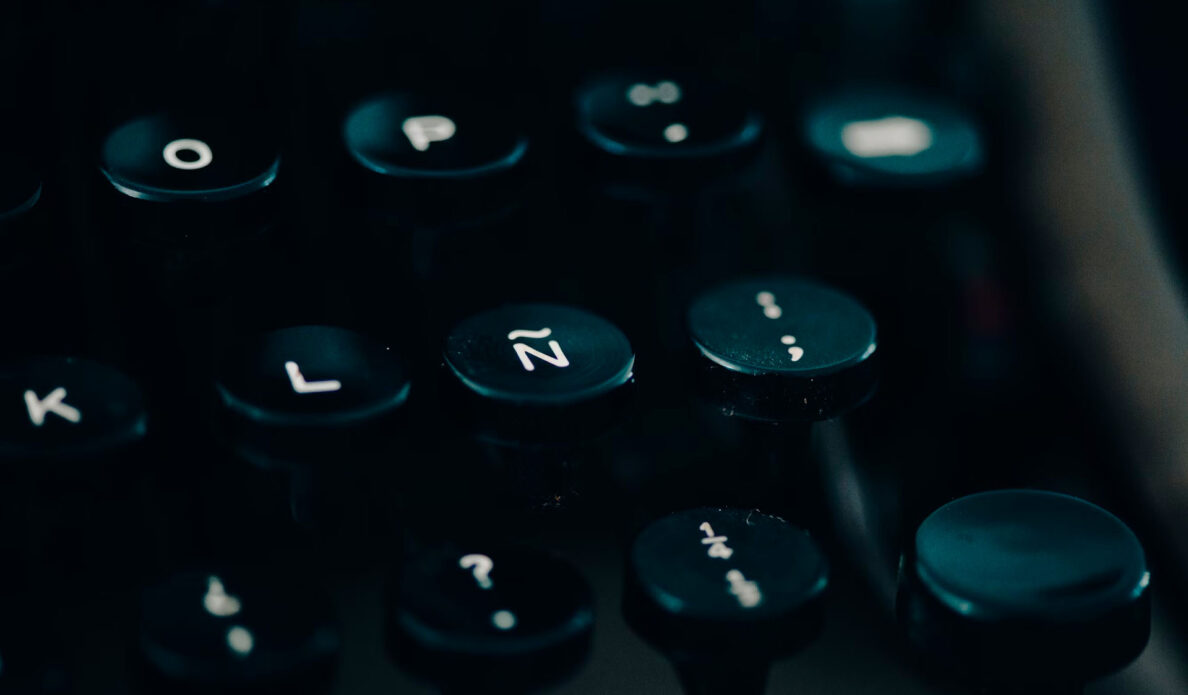 ¿Cómo se llama el palito de la «ñ» y cuál es su origen? - Artículo 14