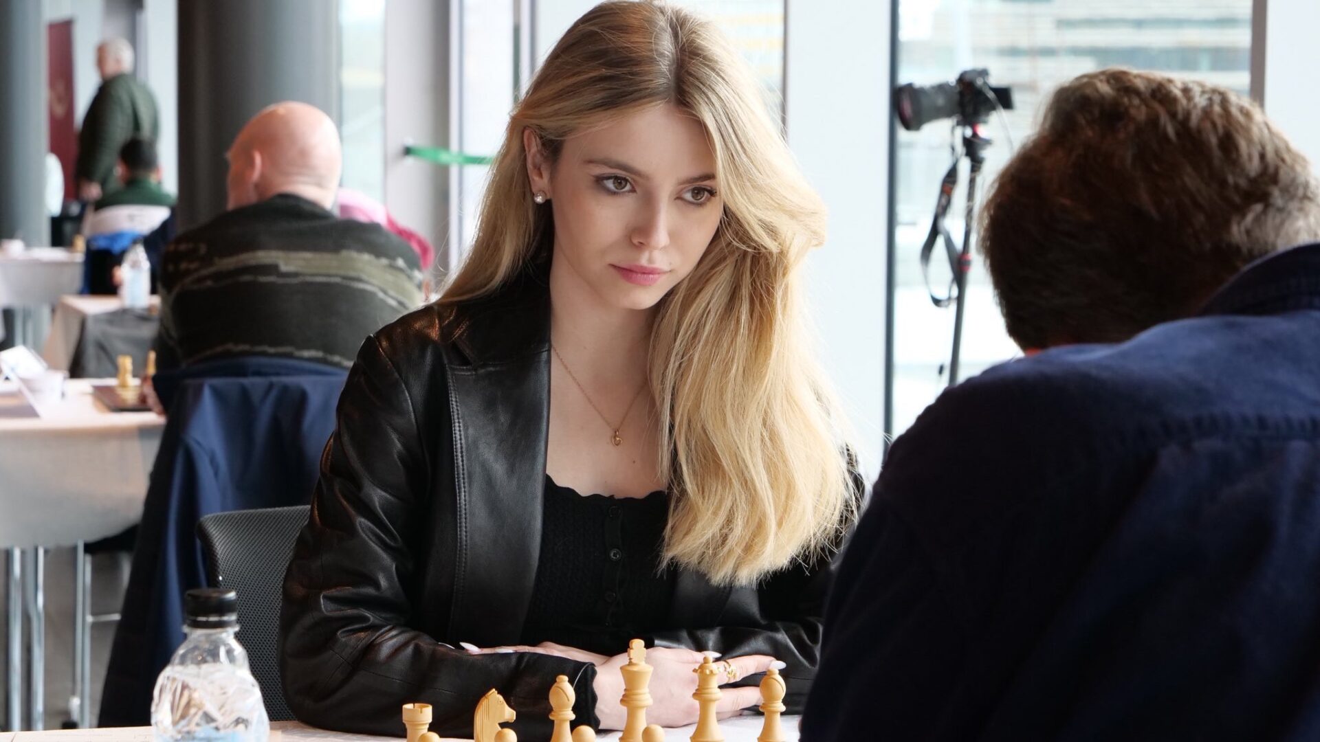 El escándalo que sacude al ajedrez: Una jugadora española entre las ...