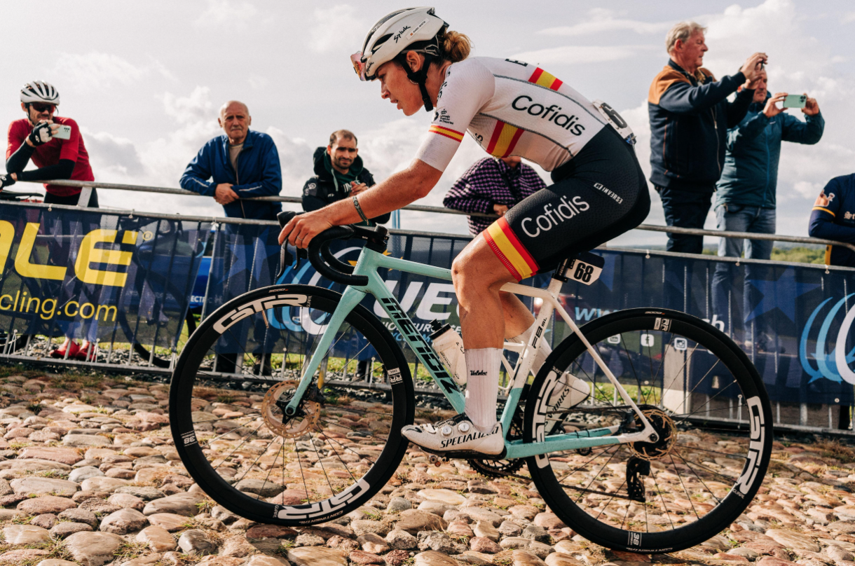 Los malabares de Isabel Martín como ciclista y teleoperadora - Artículo 14