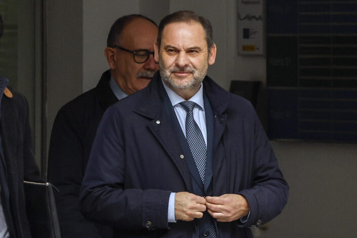 La escandalosa vida de José Luis Ábalos: 3 matrimonios, 5 hijos y ...