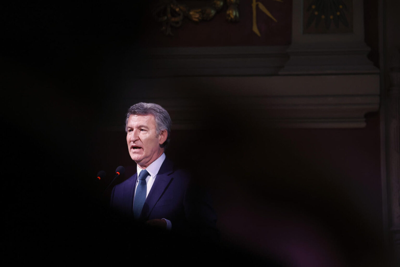 ¿Quién es Nora Junco, la cuota femenina de Alvise en el Parlamento ...